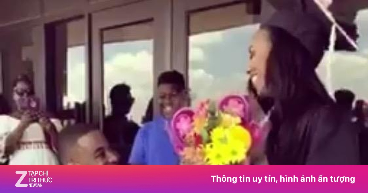 Chàng trai bị ném đá vì cầu hôn tại lễ tốt nghiệp của bạn gái - Cộng ...