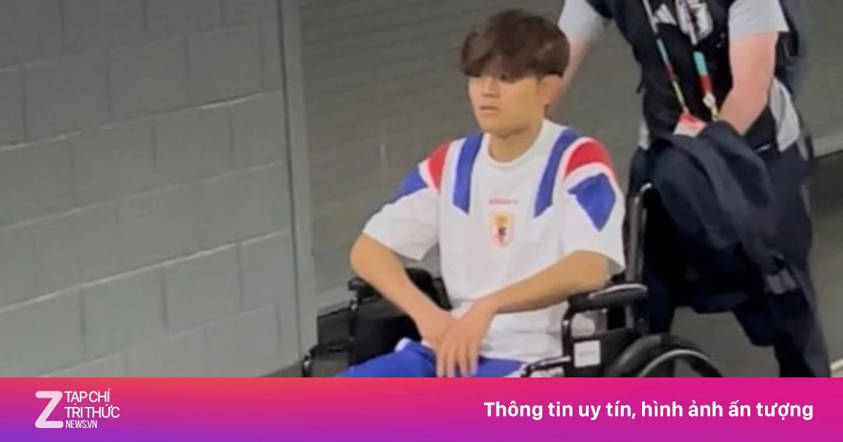 Takefusa Kubo phải rời sân bằng xe lăn | Znews.vn