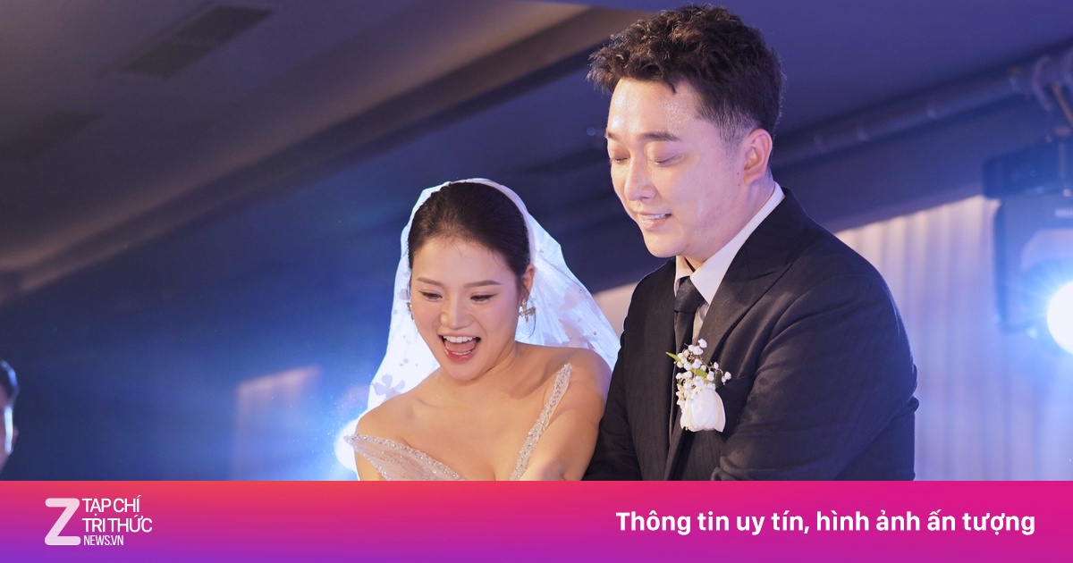 Ca sĩ Yanbi quỳ gối trao nhẫn cho vợ trong lễ cưới - Giải trí - ZNEWS.VN