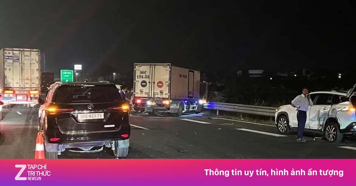 8 ôtô tông liên hoàn trên cao tốc Pháp Vân | Znews.vn