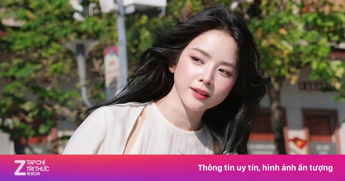 DJ Mie diện áo dài khoét vai mừng đại lễ - Lifestyle - ZNEWS.VN