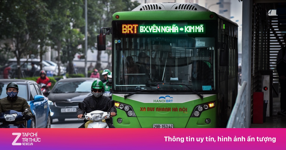 Ôtô, xe máy tạt đầu buýt BRT những ngày cận Tết - Xã hội - ZNEWS.VN
