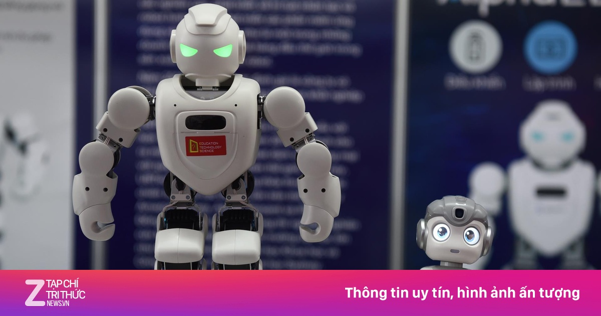 Robot lạ, đồ gốm sứ hàng chục triệu gây chú ý tại Hà Nội - Tiêu dùng ...