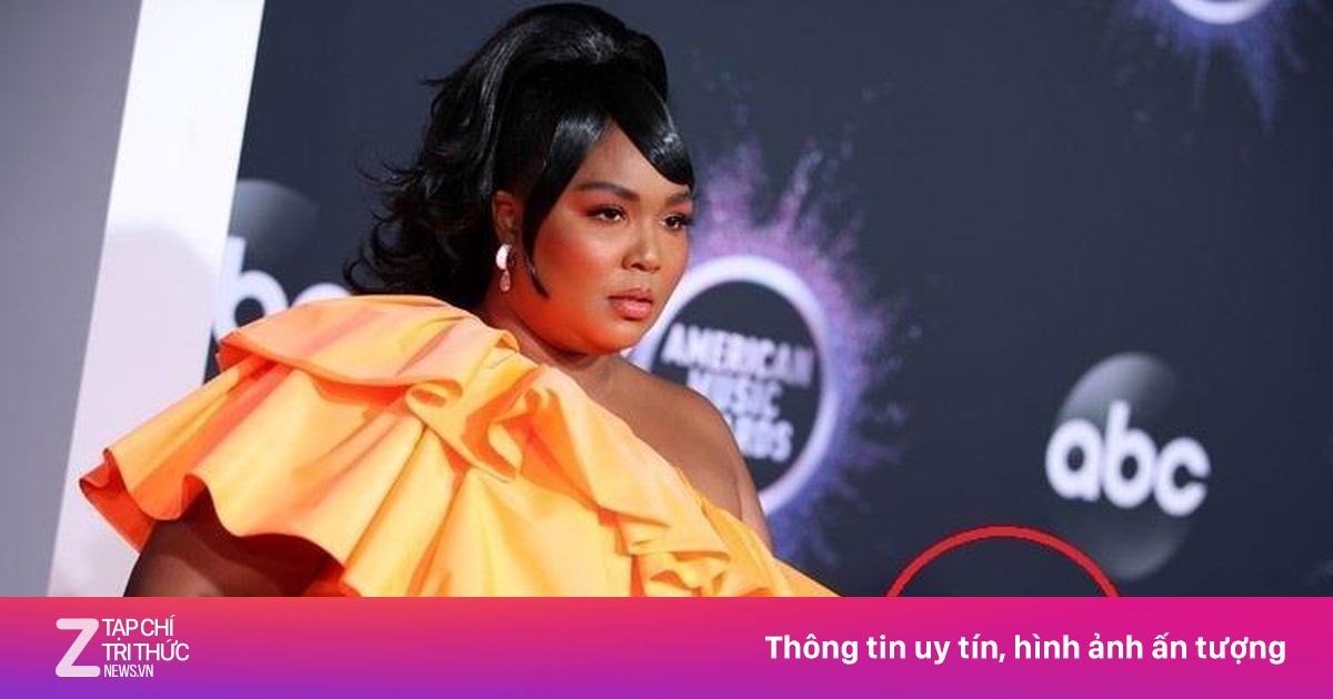 Nữ rapper nổi bật trên thảm đỏ khi mang túi của búp bê Barbie | Znews.vn