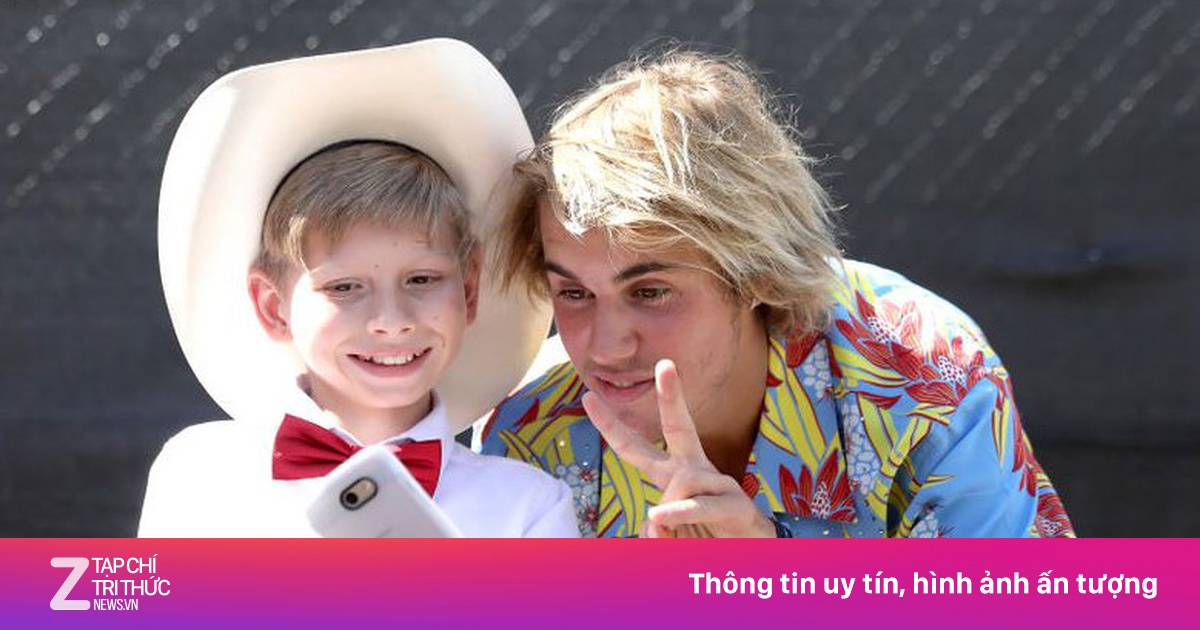 Justin Bieber xuề xòa, diện đồ hoa sặc sỡ nhưng được khen là anh hùng ...