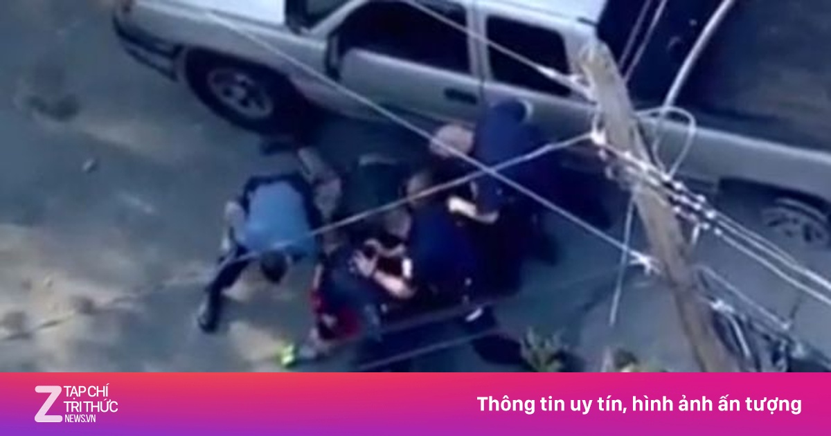 Cảnh sát đánh tài xế sau cuộc rượt đuổi tốc độ cao - Pháp luật - ZNEWS.VN