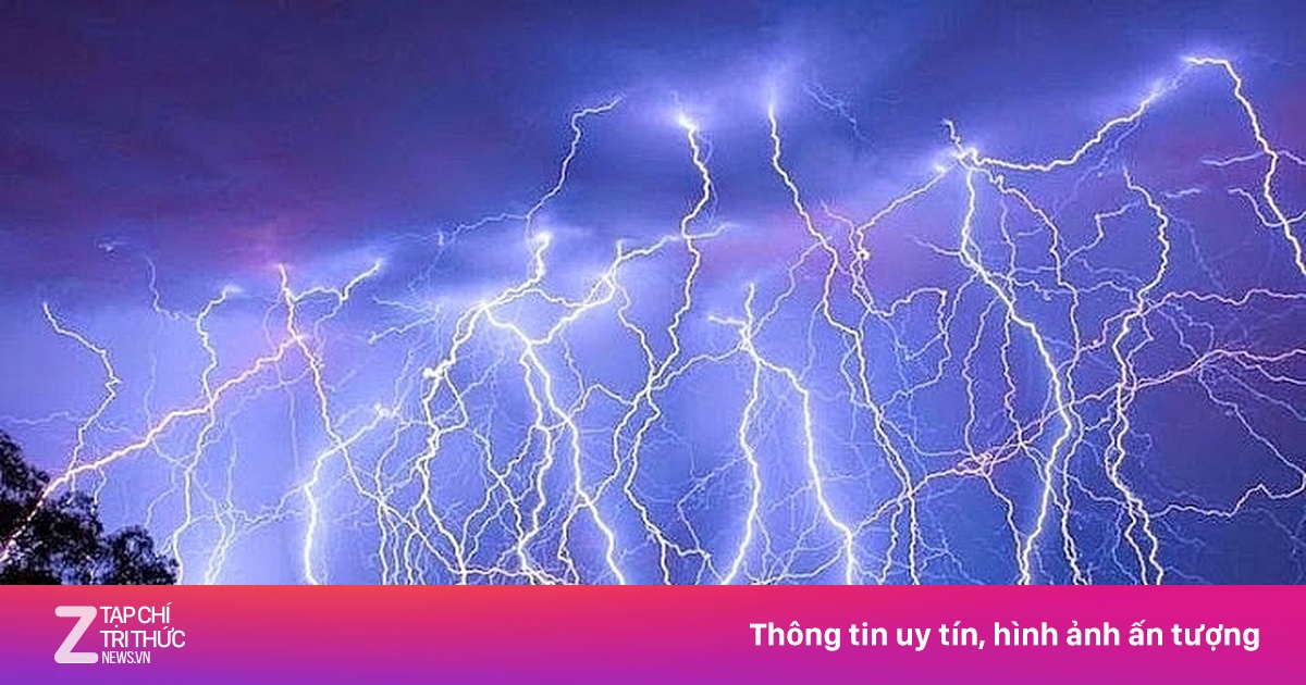 Nhiều cư dân Hà Nội kinh ngạc vì hơn 400 cú sấm sét chỉ trong 10 phút ...