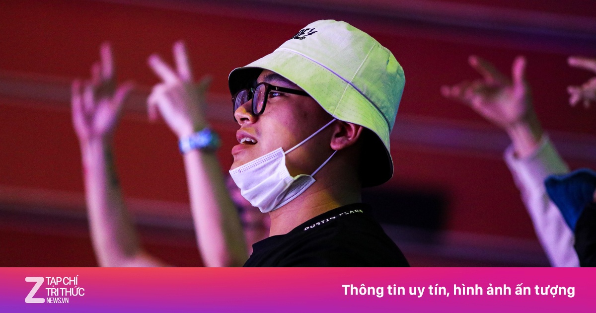 MCK, GDucky hò hét cổ vũ Tlinh | Znews.vn