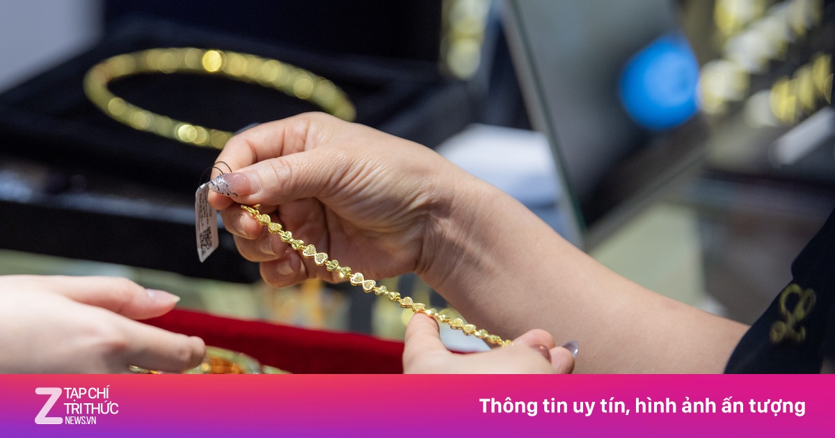 Giá vàng miếng SJC sắp 'thủng' mốc 141 triệu đồng/lượng | Znews.vn