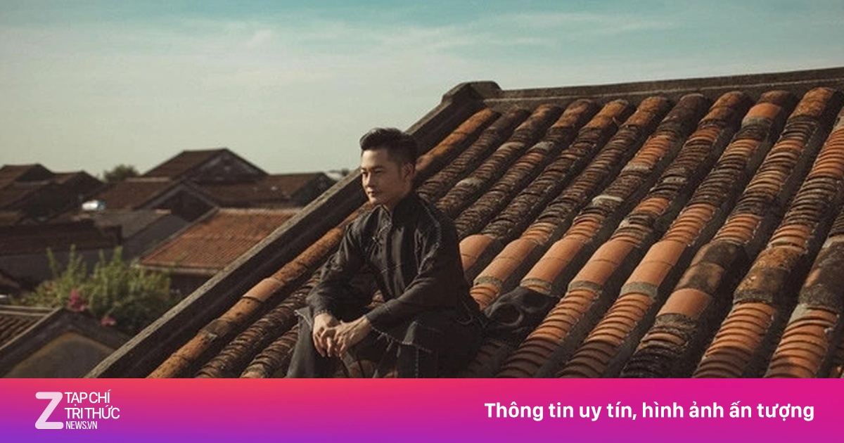 Ca sĩ Đức Tuấn bị chỉ trích khi leo lên mái nhà cổ Hội An chụp ảnh ...