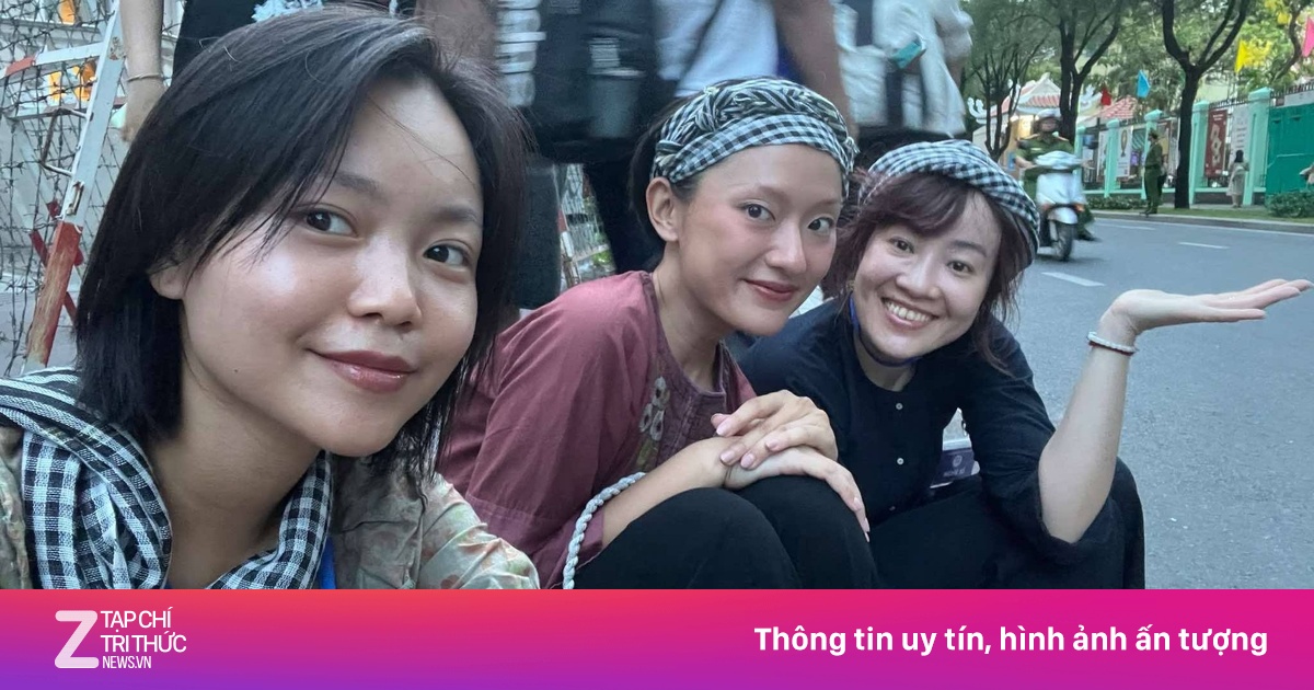 Diễn viên 'Địa đạo' mặc áo bà ba, quấn khăn rằn tại đêm hợp luyện 30/4 ...