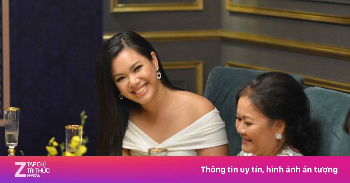 Phương Vy song ca cùng mẹ trong buổi tiệc phong cách hoàng gia | Znews.vn
