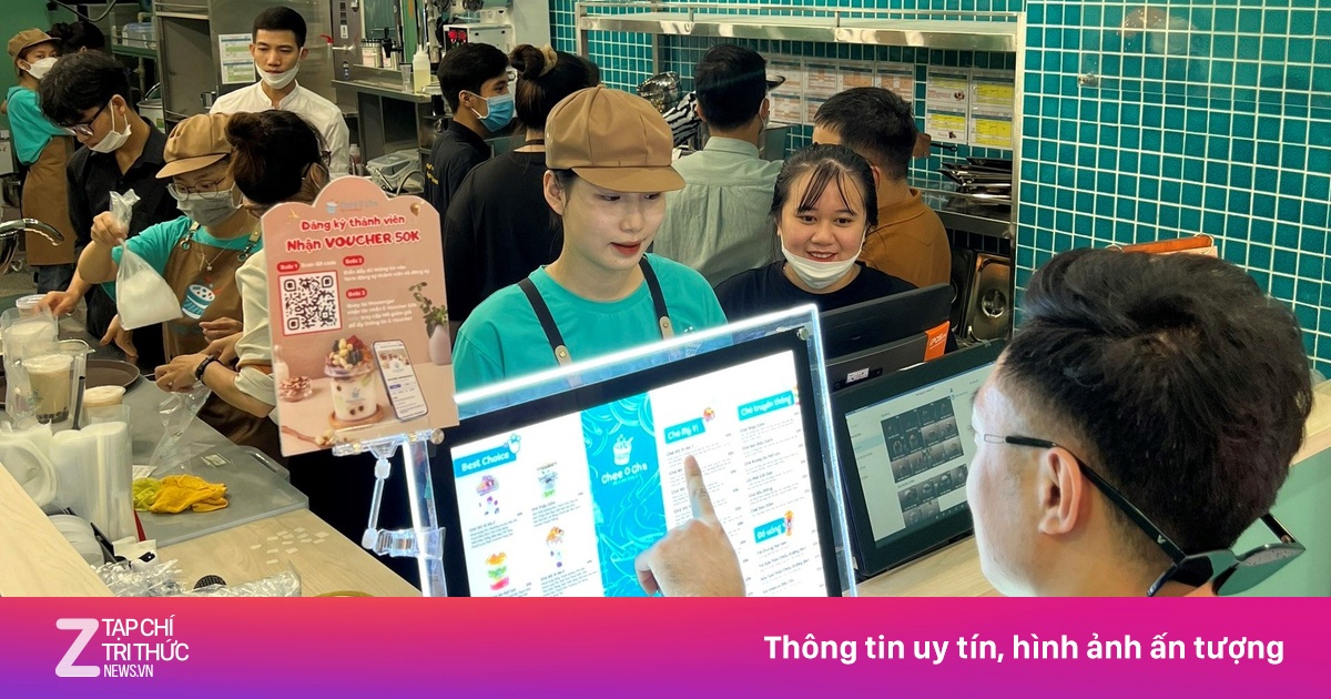 Khách xếp hàng dài chờ thưởng thức 'mỹ vị chè châu Á' tại Chee O Cha ...