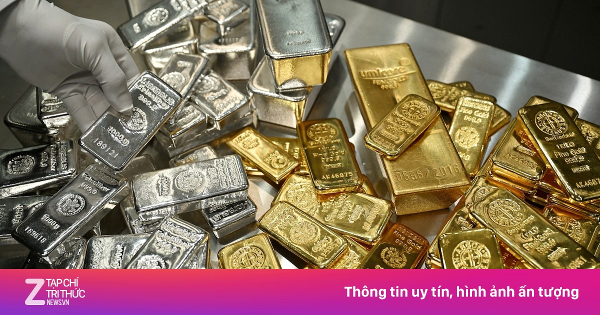 'Cá mập' gom mạnh vàng, bạc sau chuỗi bán tháo | Znews.vn