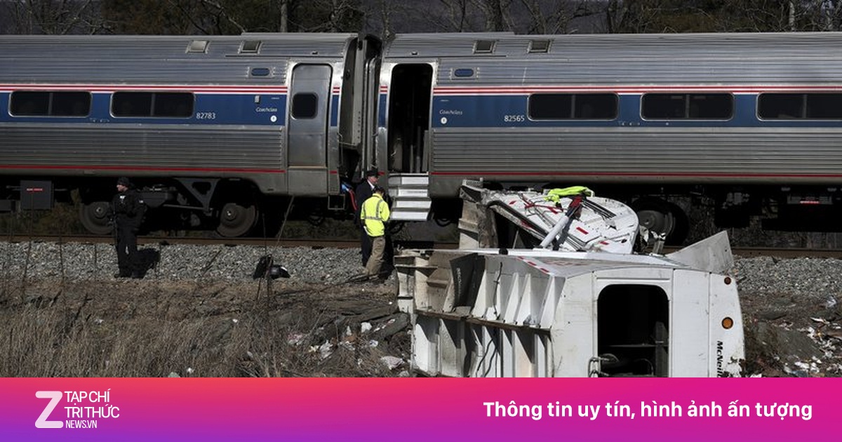 Xe lửa chở 100 nghị sĩ Mỹ đâm vào xe tải - Thế giới - ZNEWS.VN