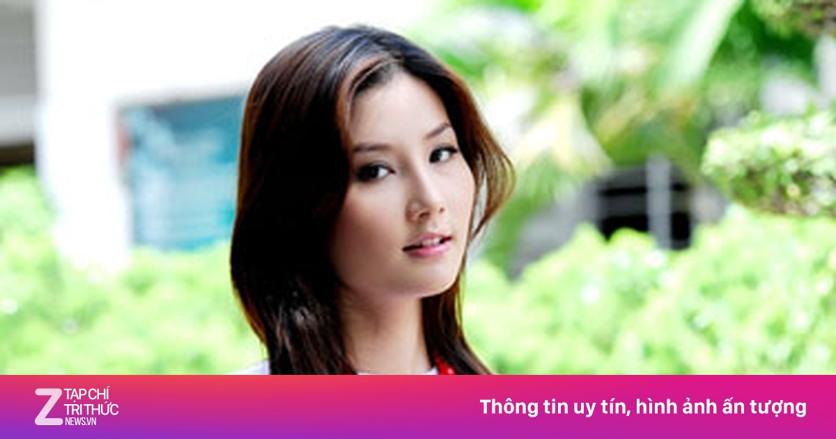 Thí sinh HHTG người Việt duyên dáng áo dài cách điệu | Znews.vn
