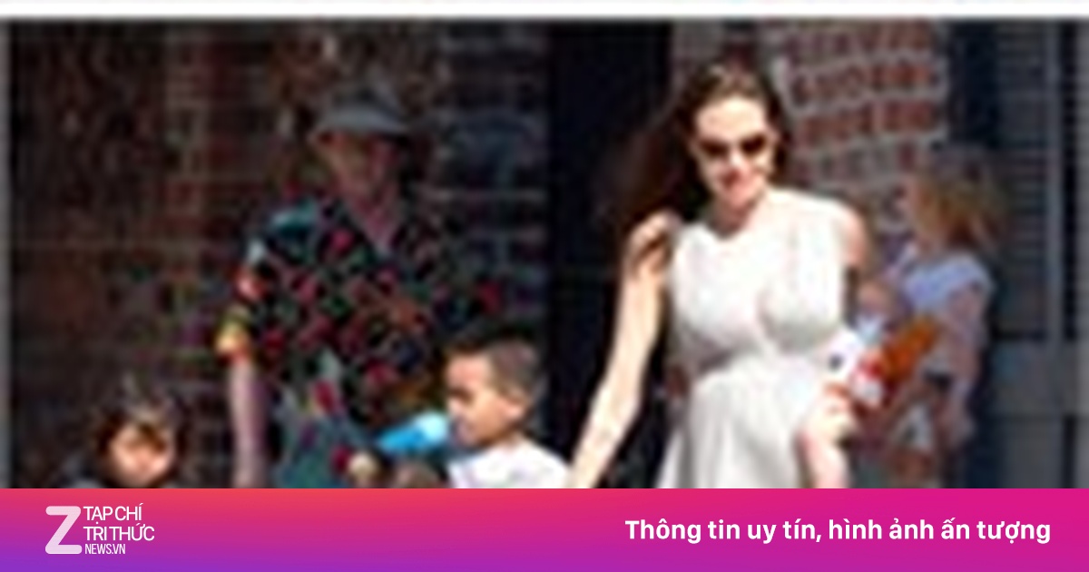 Angie và các con xuống phố - ZNEWS.VN