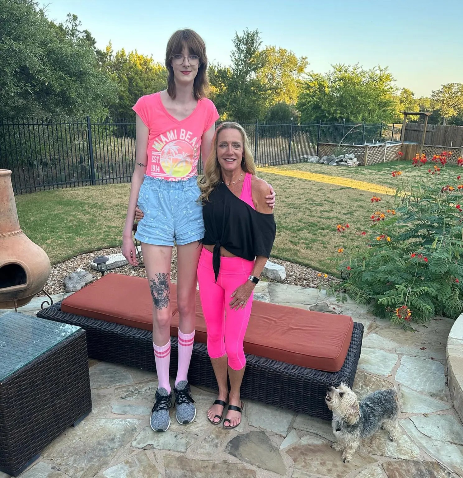 Trải lòng của cô gái có đôi chân dài nhất thế giới | VOZ