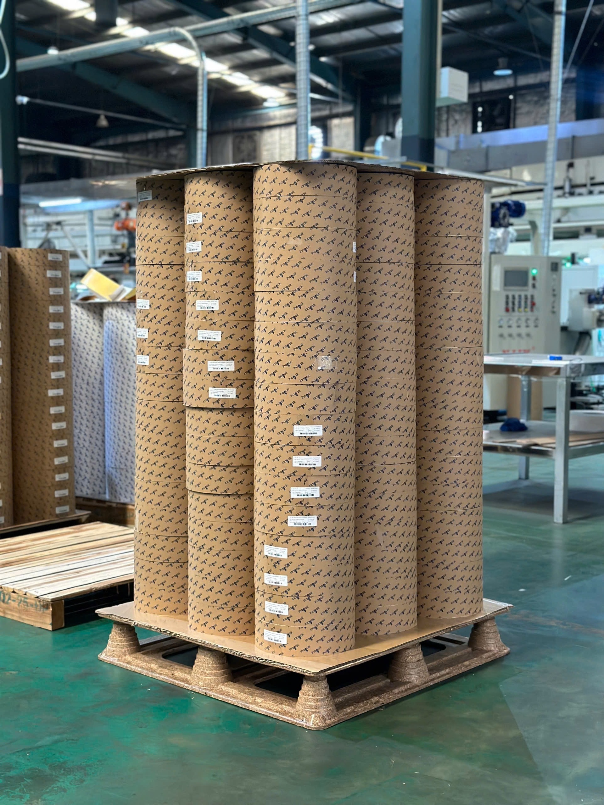 Doanh nghiệp Việt làm pallet từ xơ dừa, vỏ cà phê, tải trọng đến 2 tấn ...