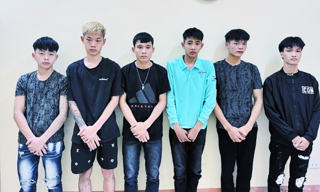 Tìm đối thủ không gặp, nhóm thanh niên lạng lách chém gà thị uy | VOZ